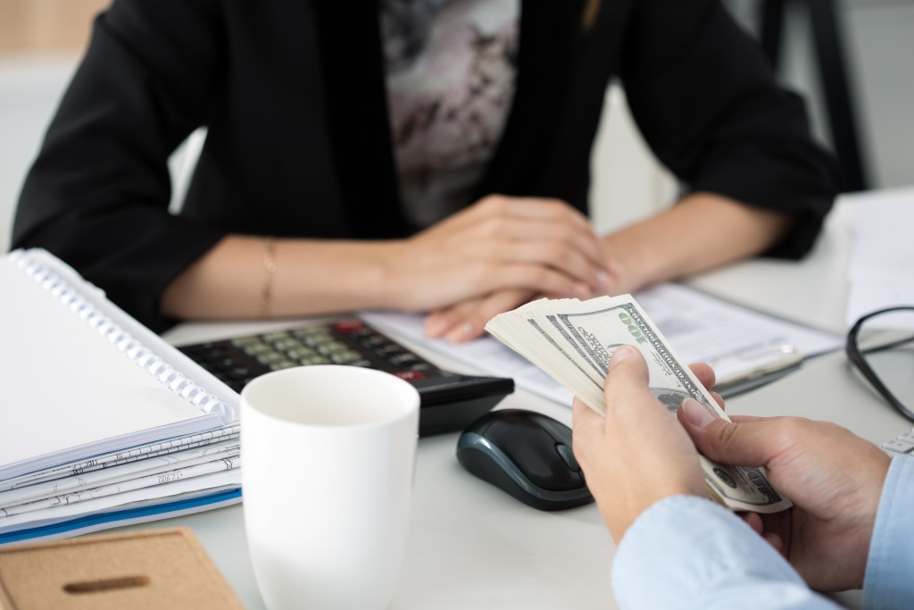 How to Deal with Employee Embezzlement in Your Company - Arivaca Connection
